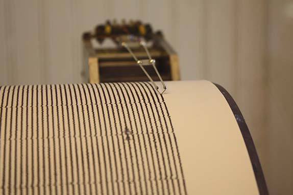 How do you predict an earthquake? - Curious